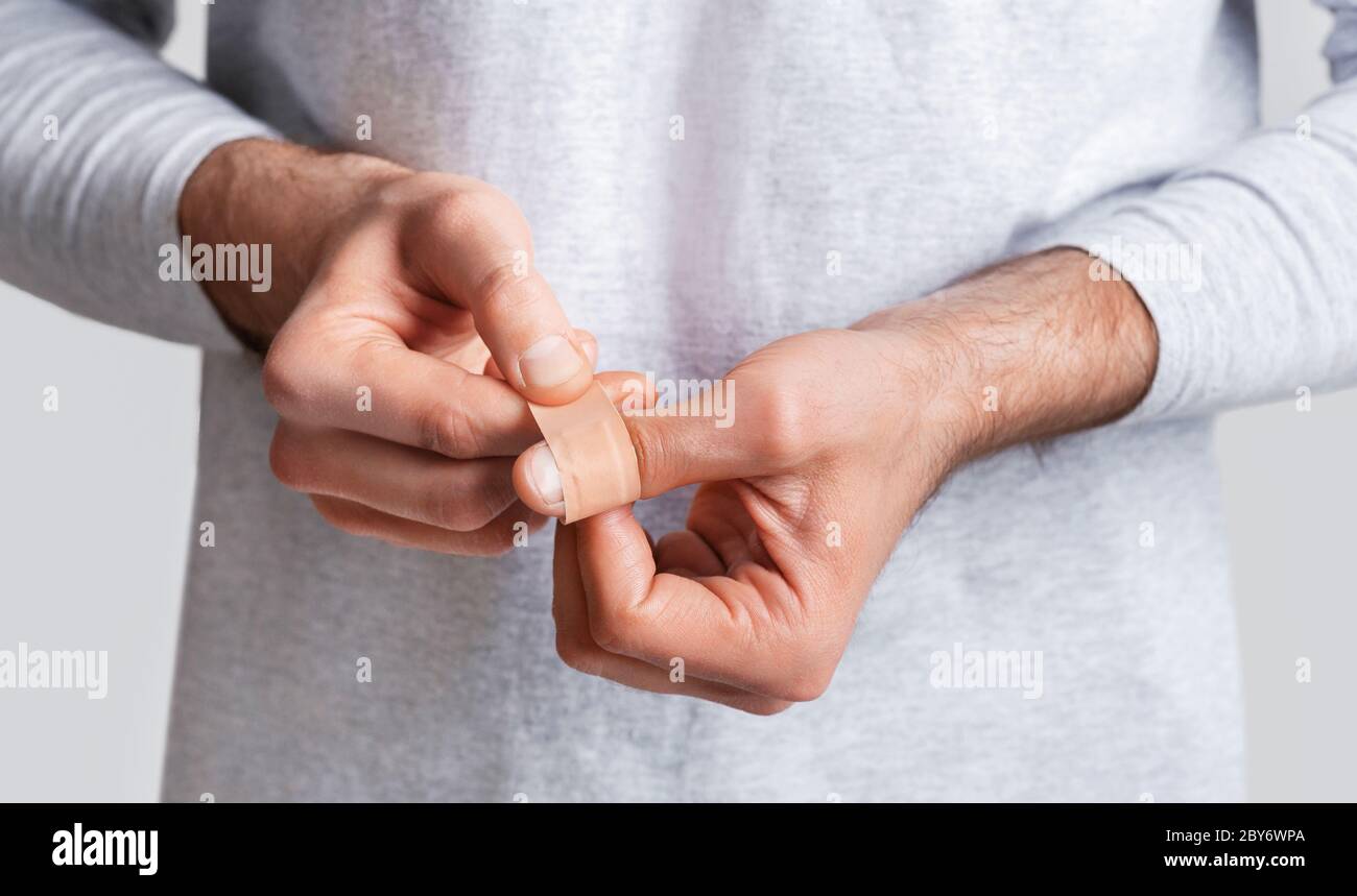Finger injury hi-res stock photography and images - Alamy