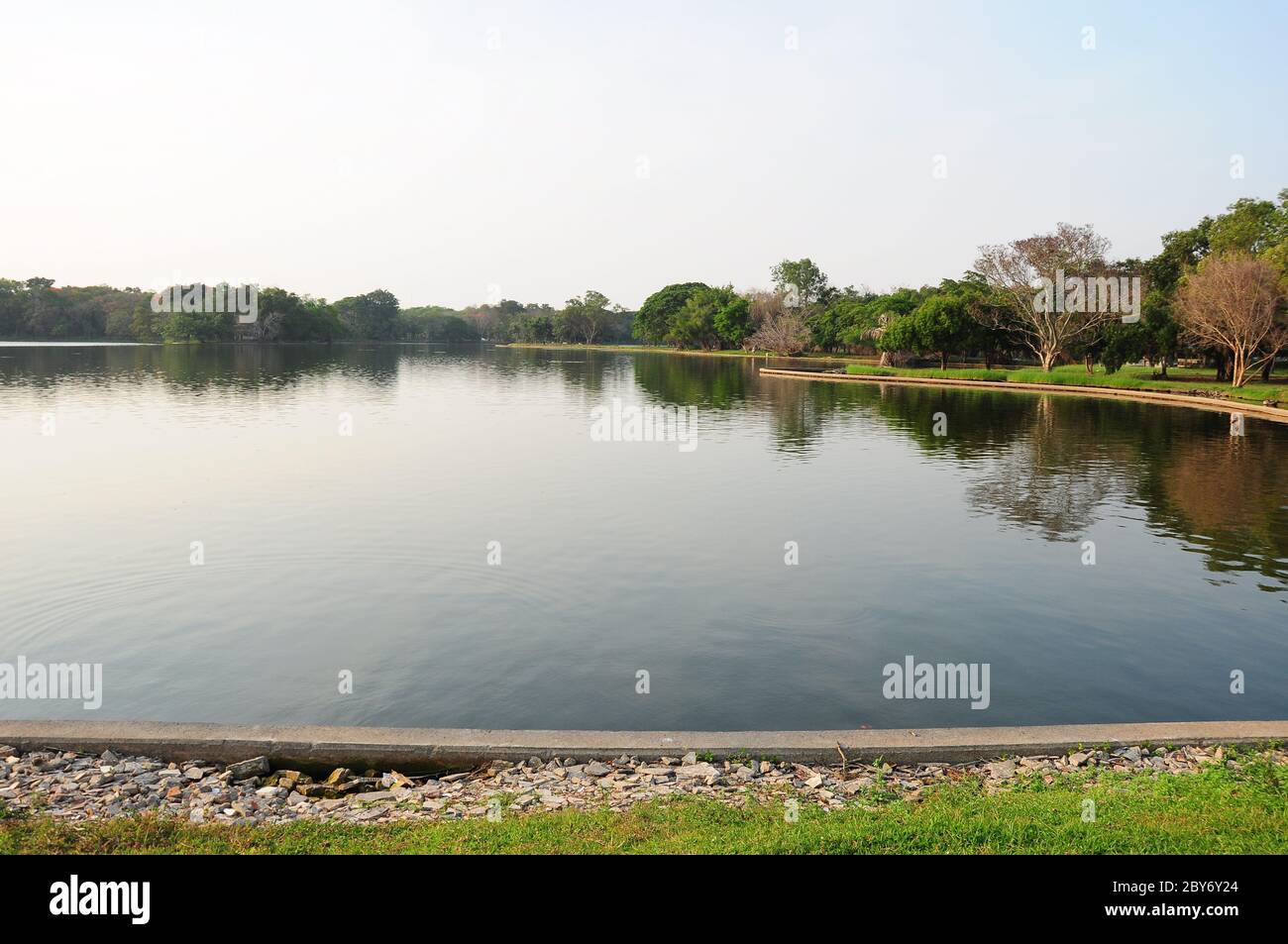 Lakeside house view hi-res stock photography and images - Alamy