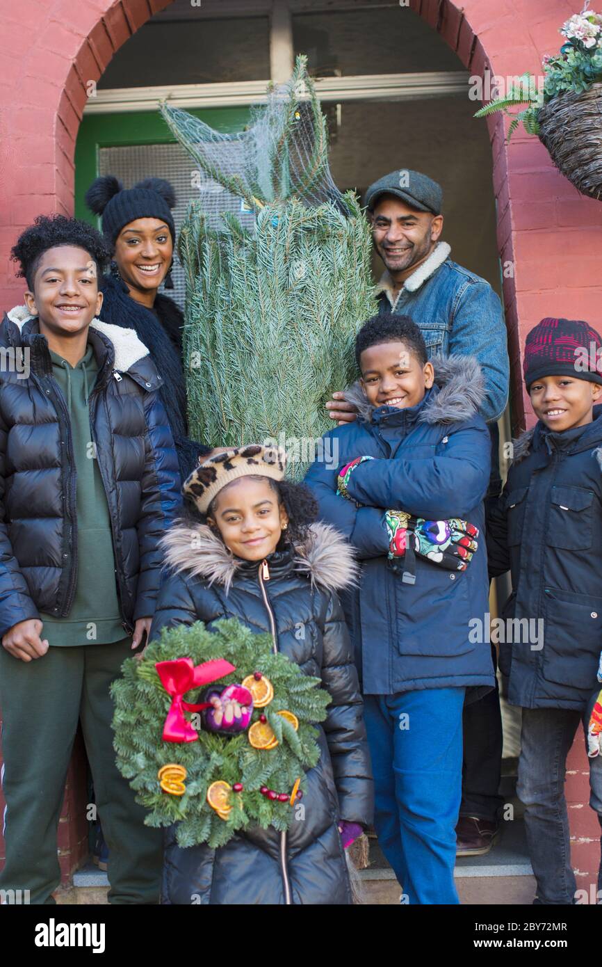 Happy family christmas hi-res stock photography and images - Alamy