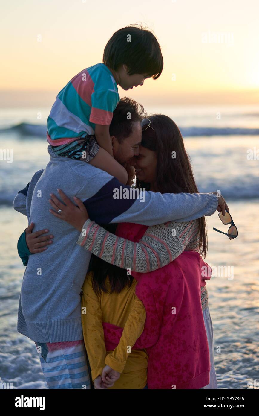 Family group hugging hi-res stock photography and images - Alamy