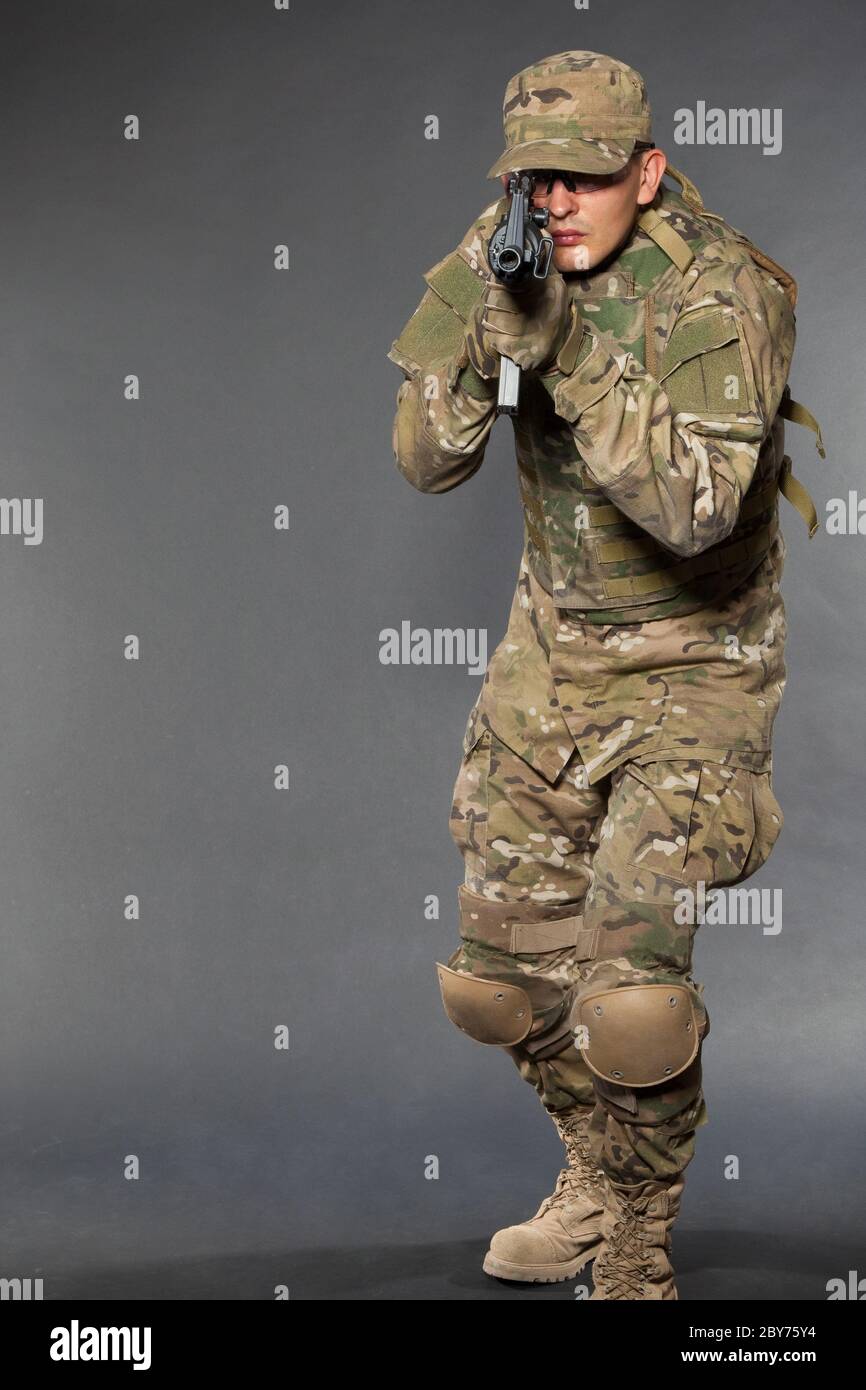 Soldier with rifle Stock Photo - Alamy