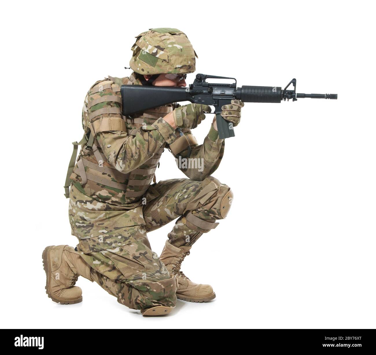 Modern soldier with rifle Stock Photo - Alamy