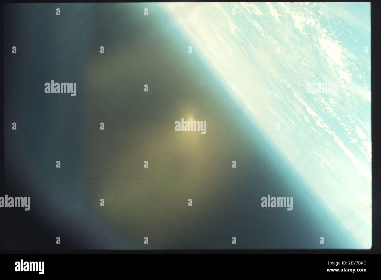 Main parachutes hi-res stock photography and images - Alamy