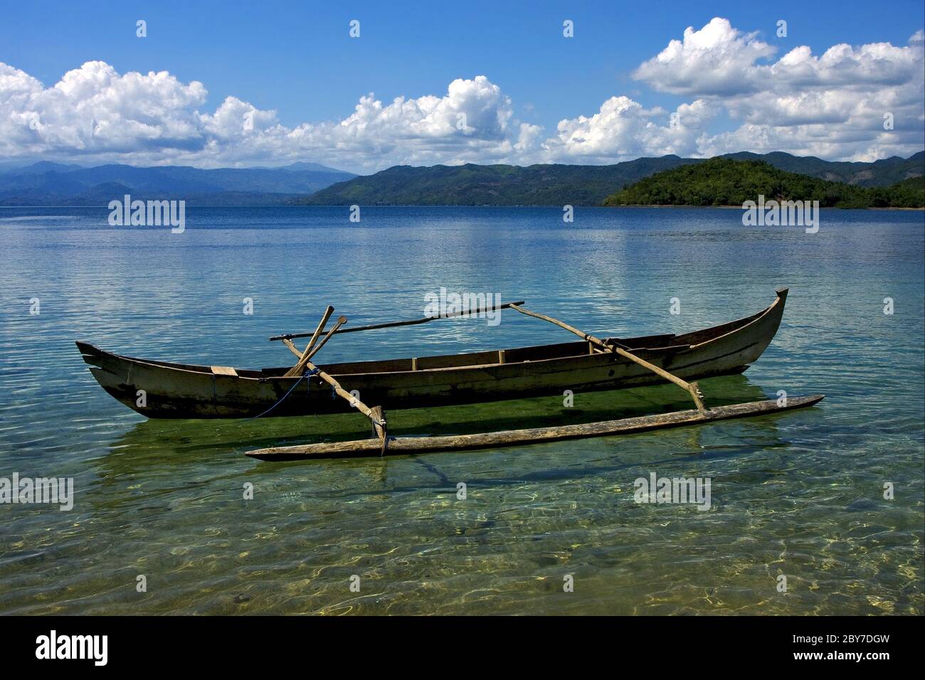 piroga in madagascar Stock Photo - Alamy