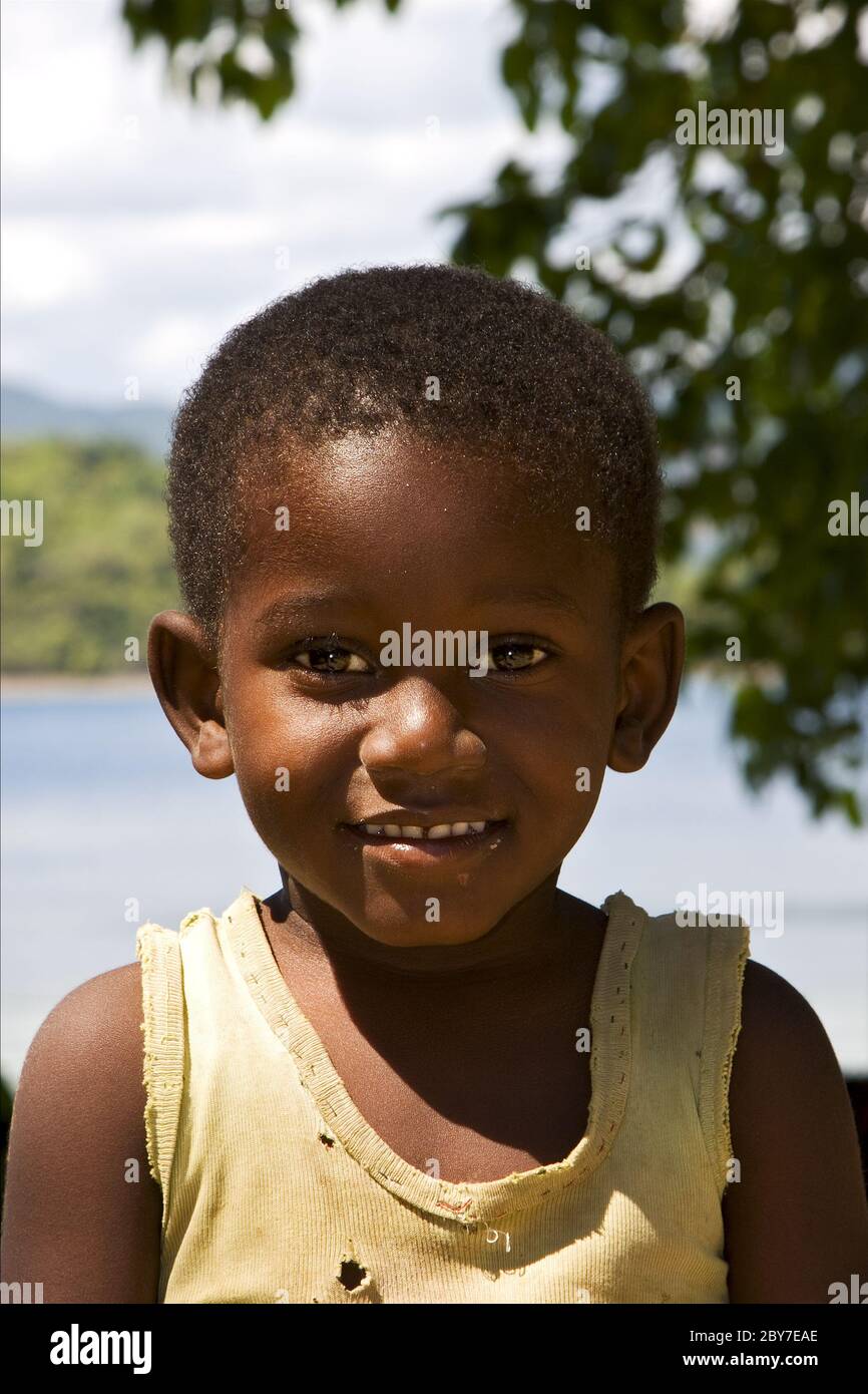 Bambino in spiaggia hi-res stock photography and images - Alamy