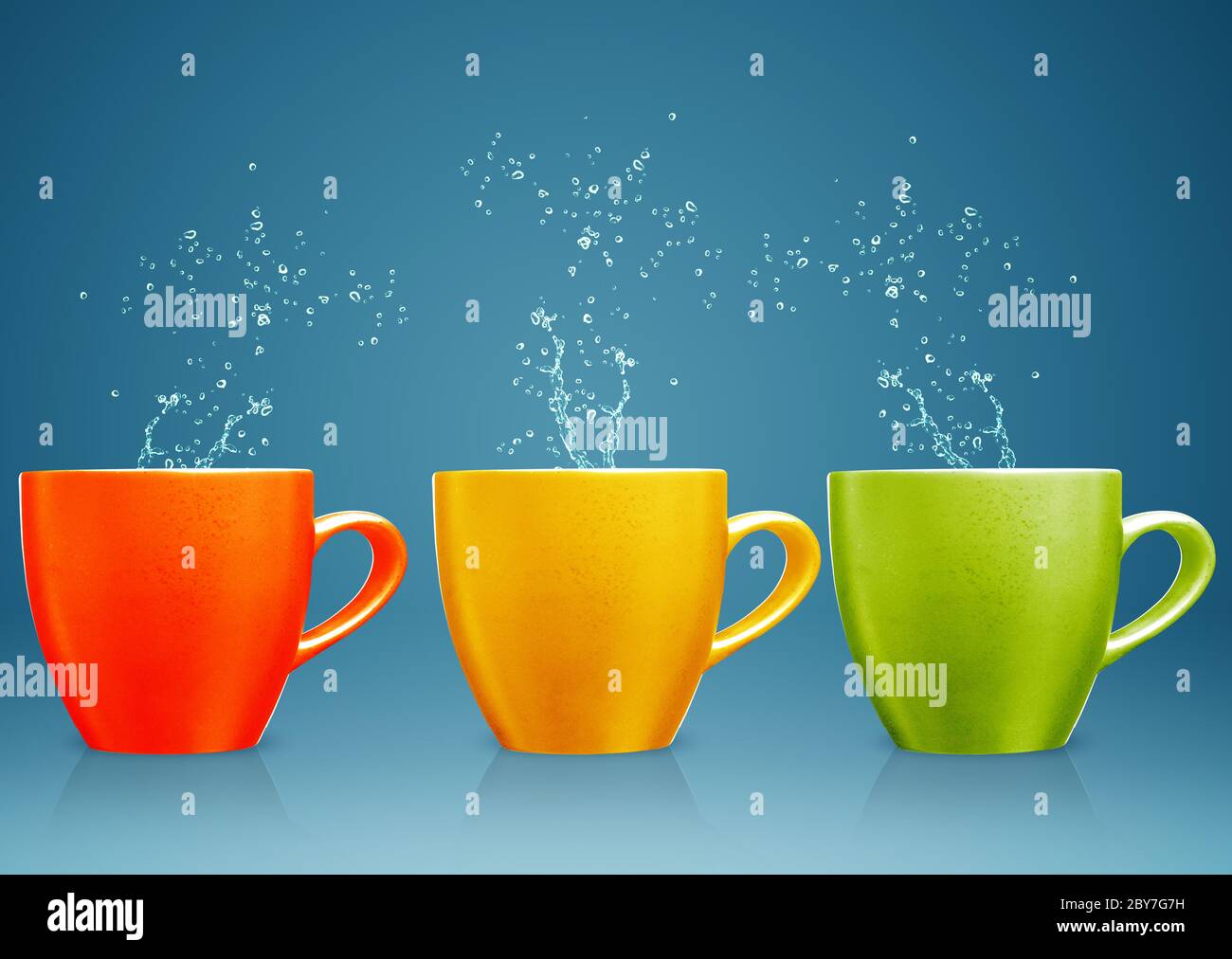 mug with water splashes Stock Photo - Alamy