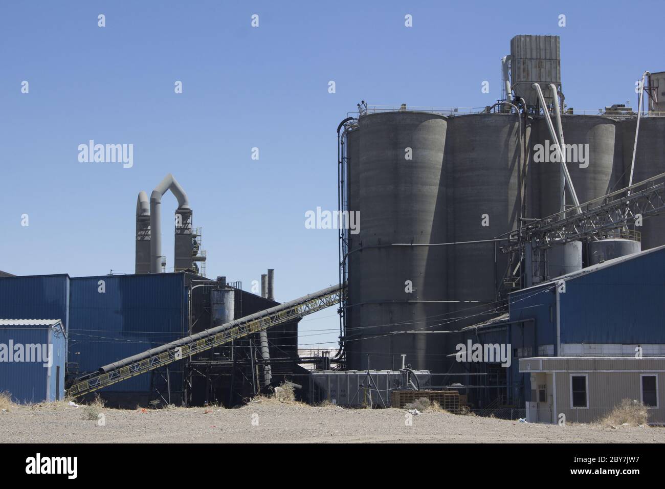 Cement plant factory Stock Photo - Alamy