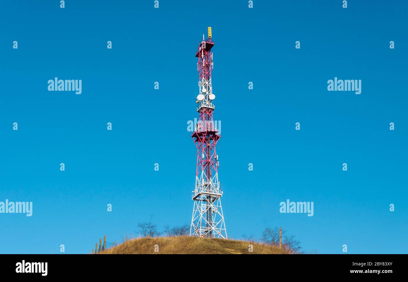 5g antenna tower hi-res stock photography and images - Alamy