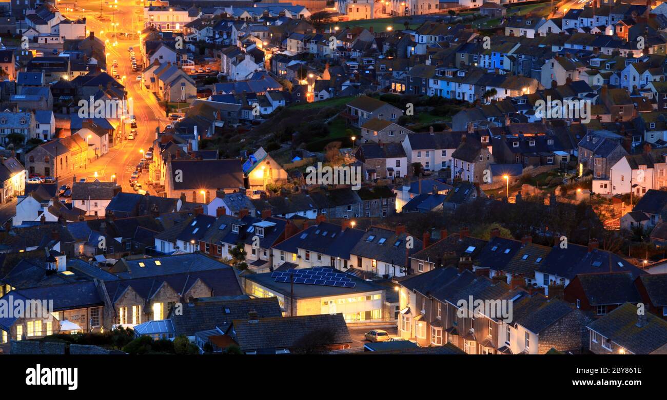 Uk terrace house night hi-res stock photography and images - Alamy