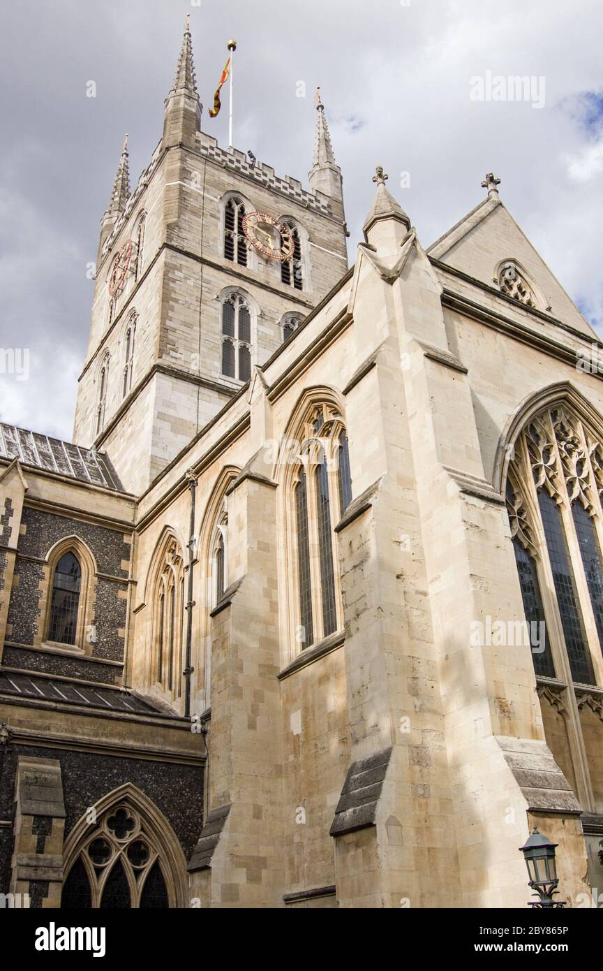 Southwark cathedral london exterior hi-res stock photography and images ...