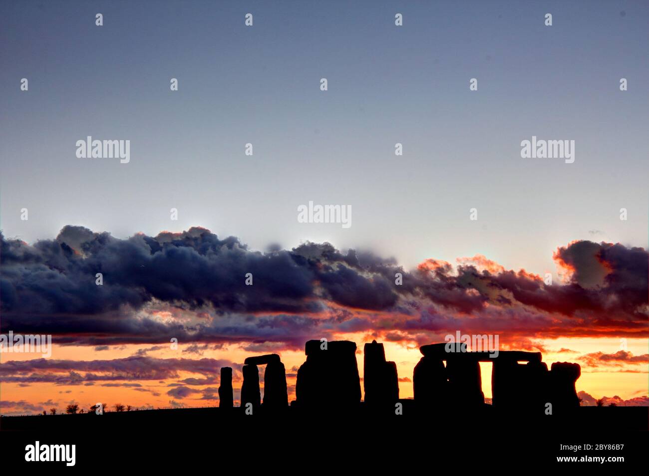 Stonehenge sunset summer hi-res stock photography and images - Alamy