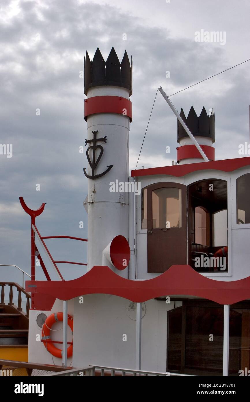 Navy blue ship sea hi-res stock photography and images - Alamy