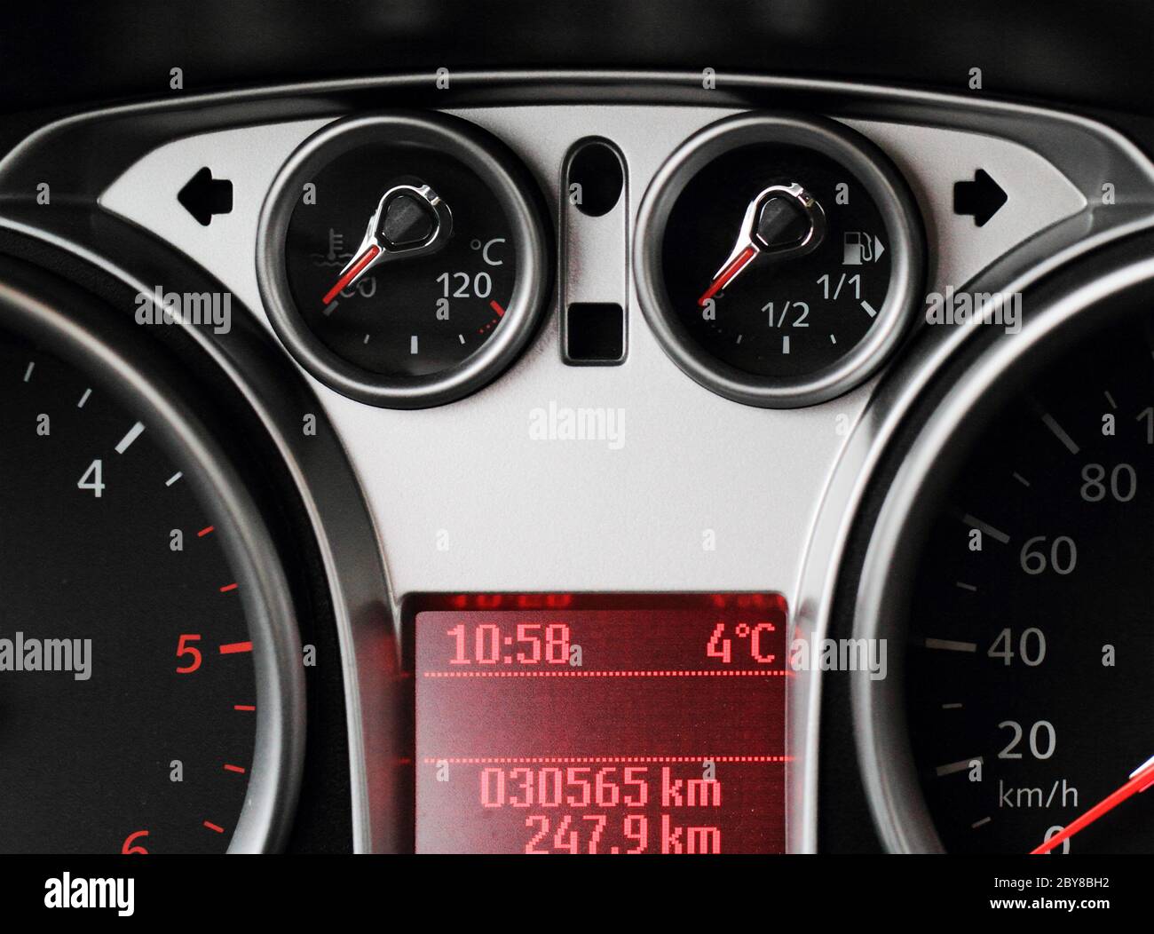 Car temperature indicator hi-res stock photography and images - Alamy
