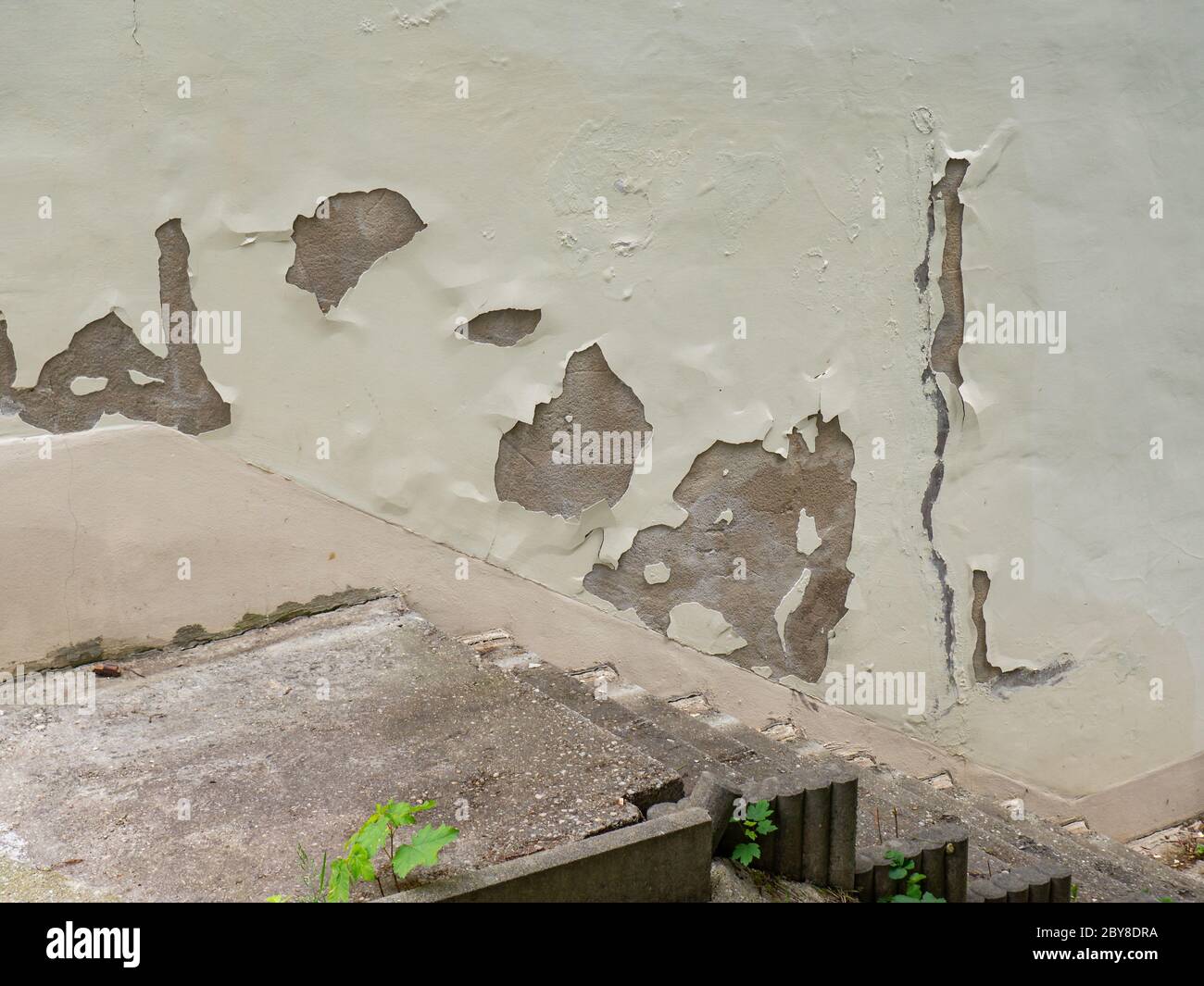 Plaster falls off a wall Stock Photo - Alamy
