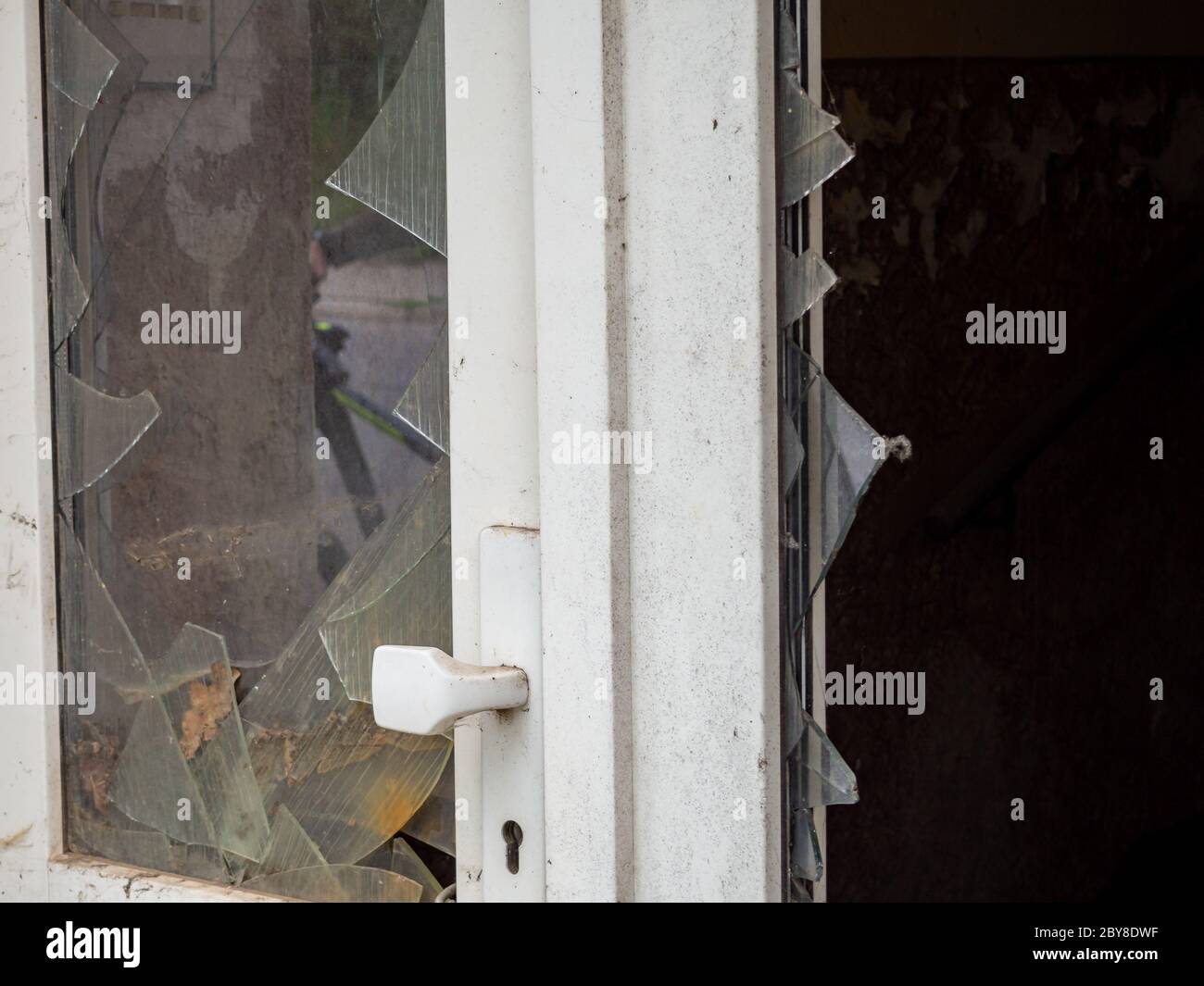 Broken window after a break-in Stock Photo - Alamy