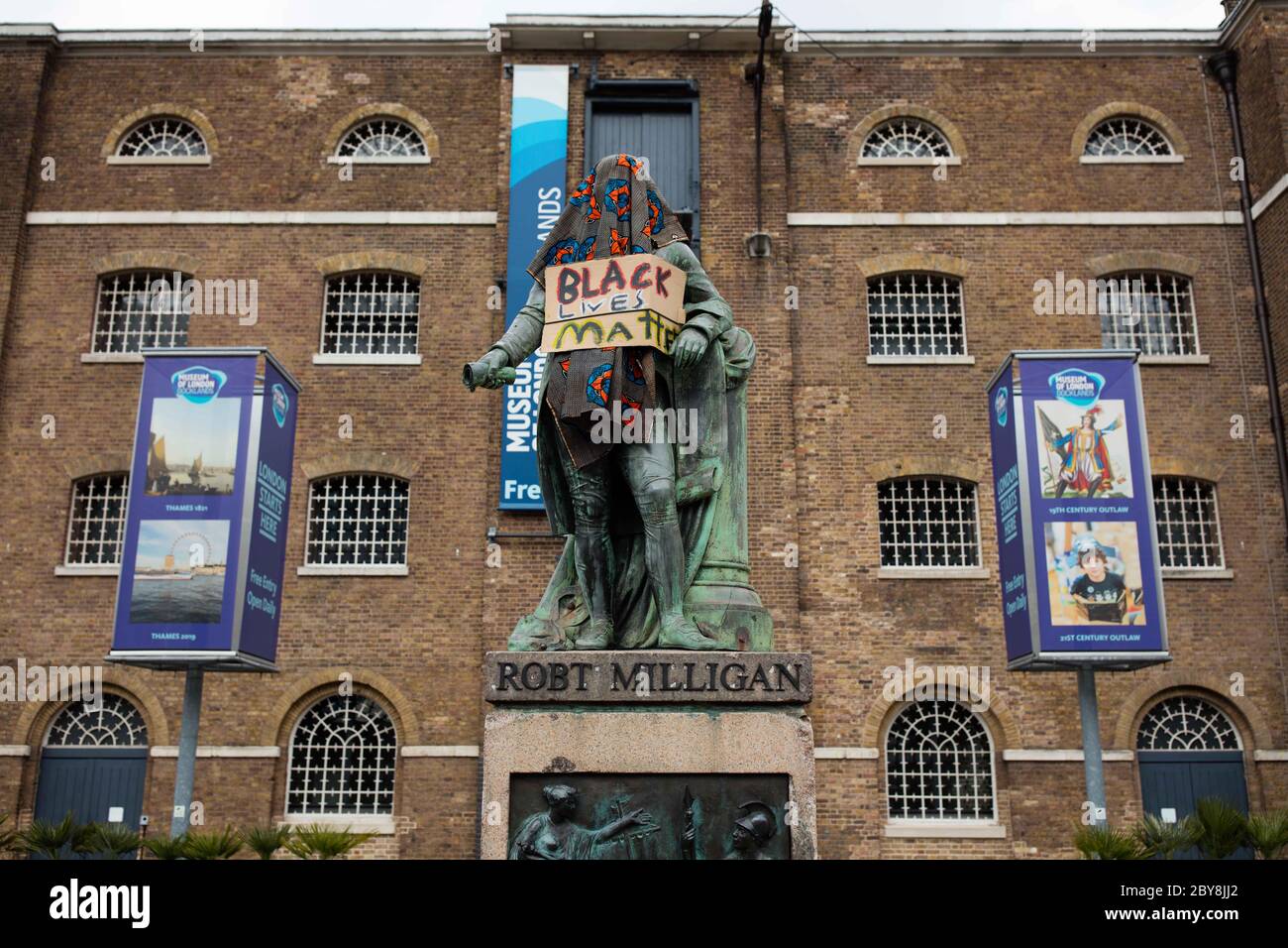 Toppling of colston statue hi-res stock photography and images - Alamy
