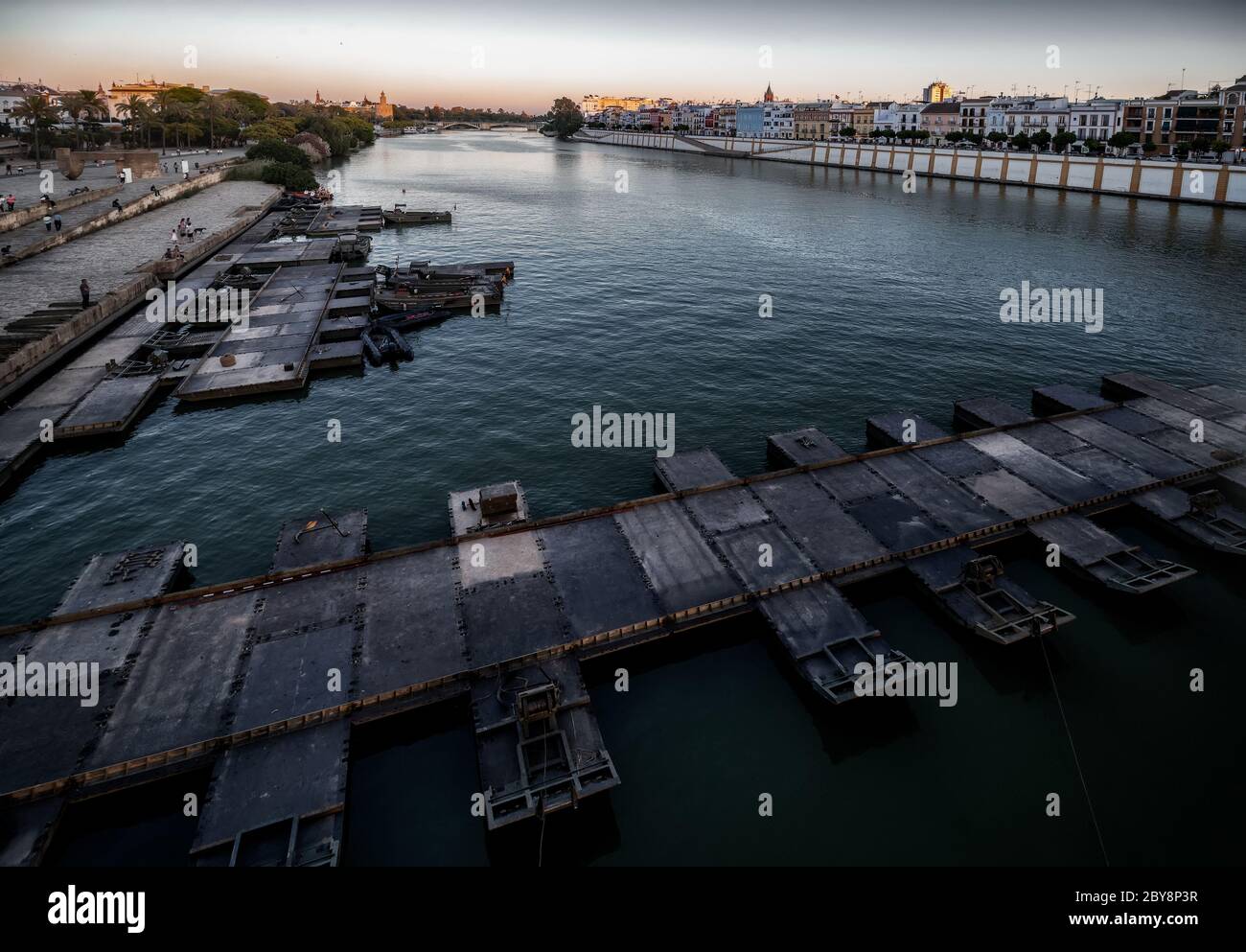 Bridge mounting hi-res stock photography and images - Alamy