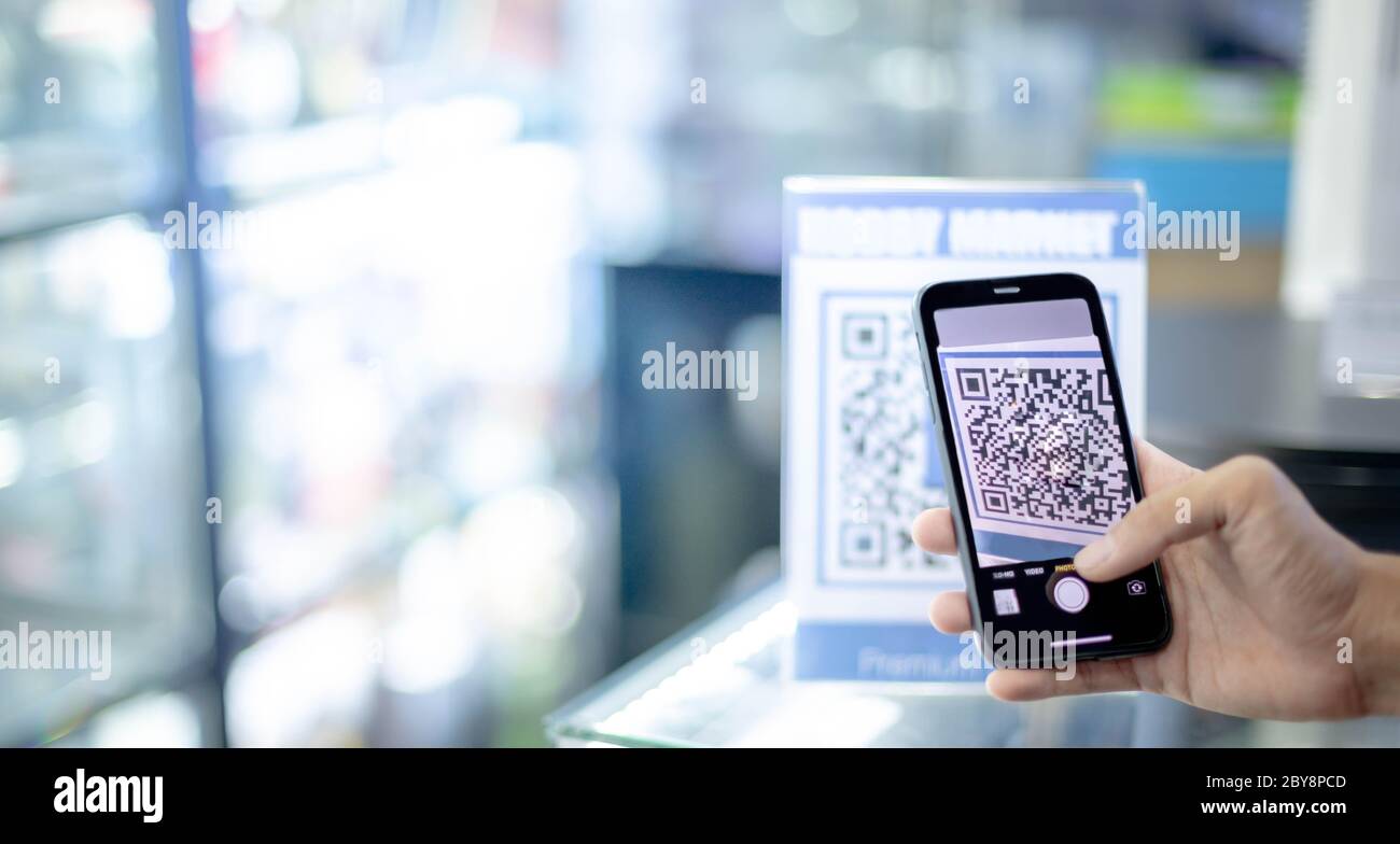 Qr code payment hi-res stock photography and images - Alamy
