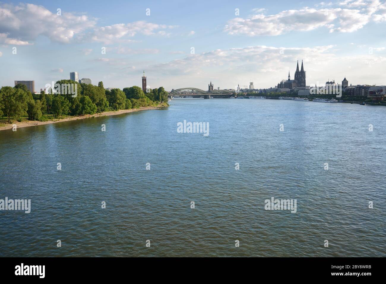 Skyline cologne germany river rhine hi-res stock photography and images ...