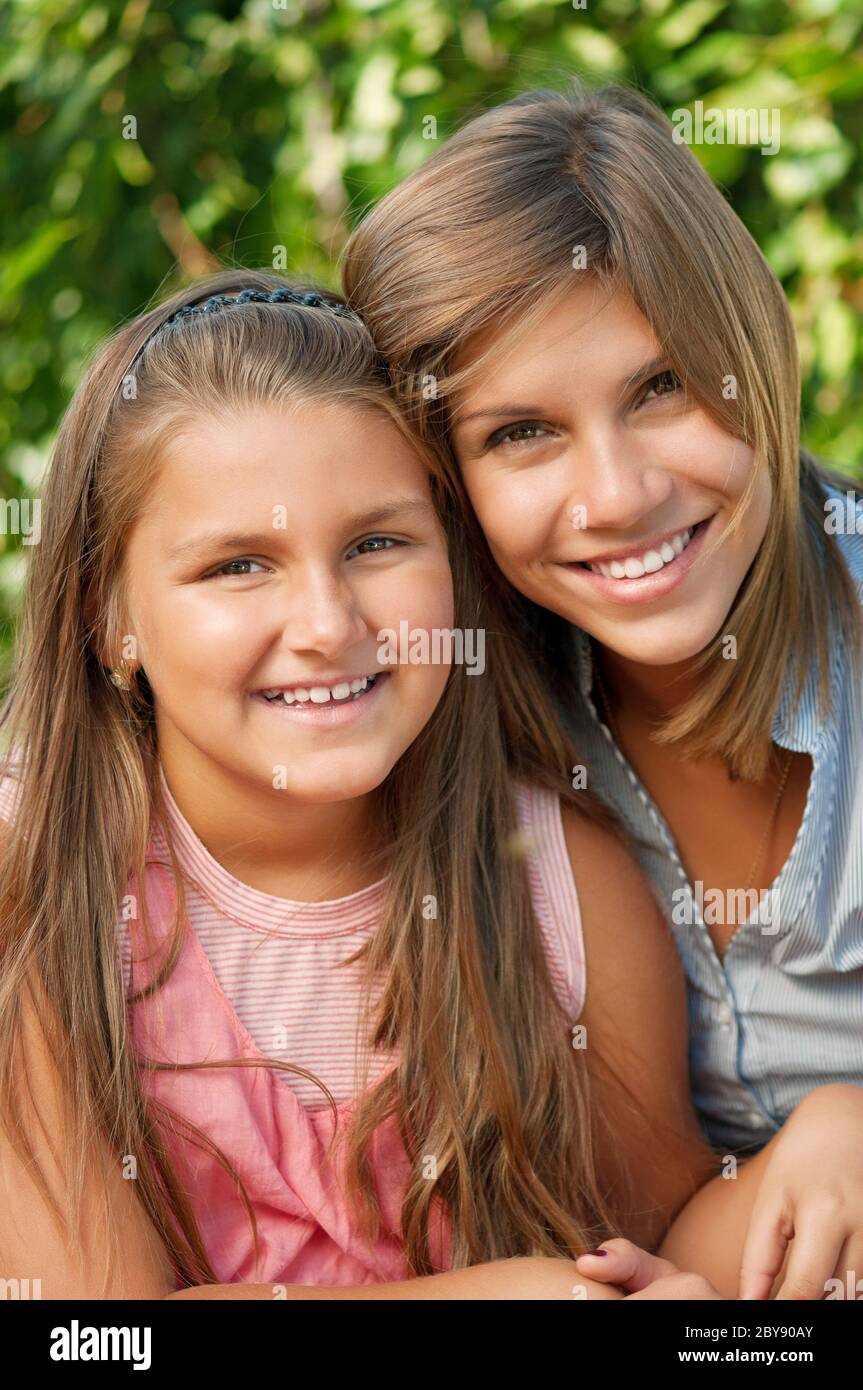 Happy sisters hi-res stock photography and images - Alamy