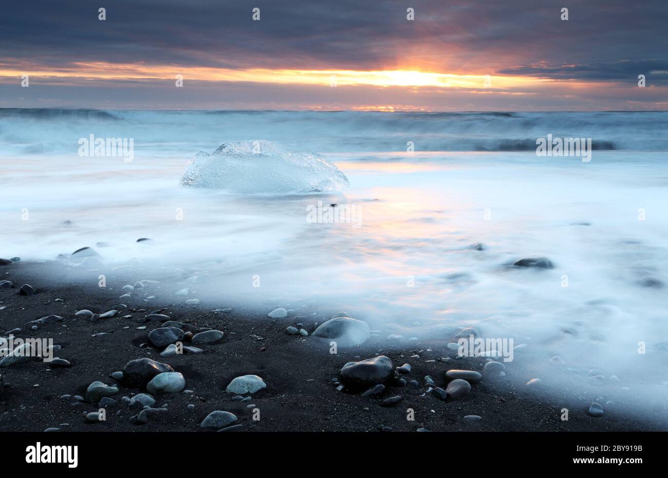 Blue iceburg hi-res stock photography and images - Alamy