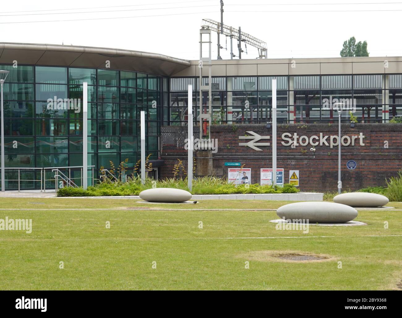 Stockport railway station hi-res stock photography and images - Alamy