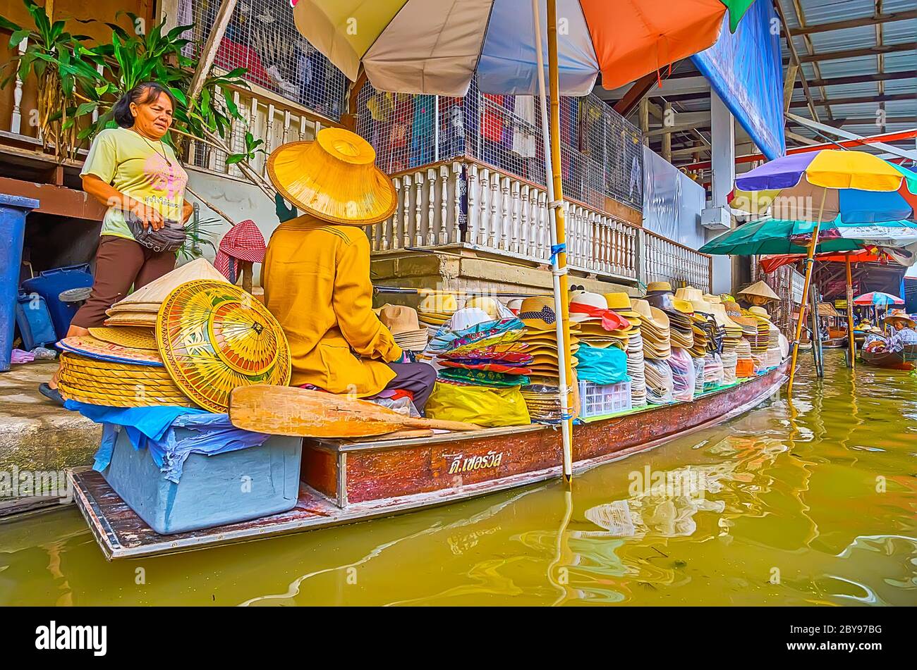 Hat ton hi-res stock photography and images - Alamy