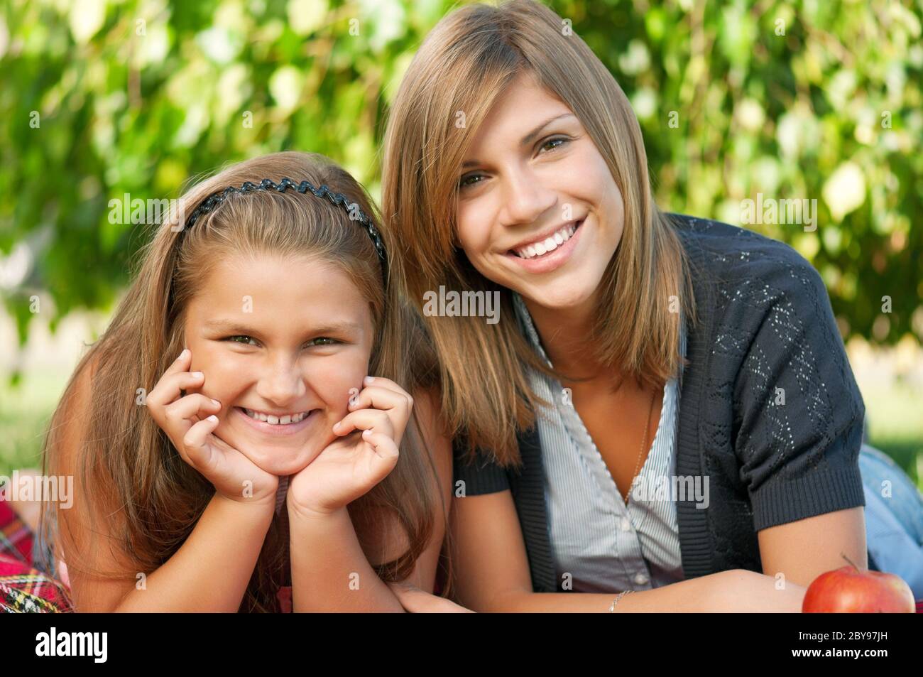 Happy sisters hi-res stock photography and images - Alamy