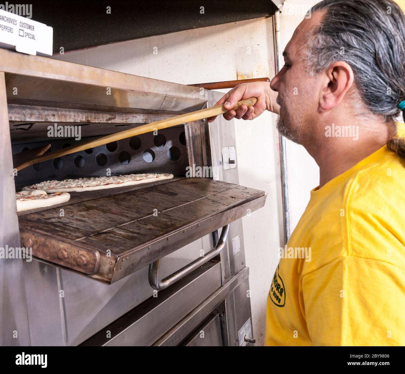 Chef placing fresh pizza oven hi-res stock photography and images - Alamy