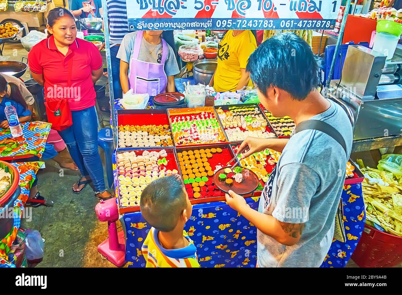 Bangkok street kids hi-res stock photography and images - Alamy