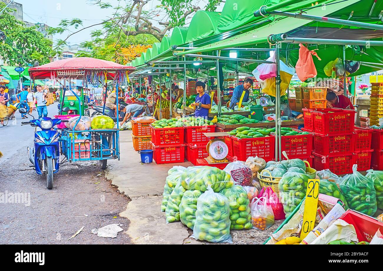 Boxes of mango hi-res stock photography and images - Alamy