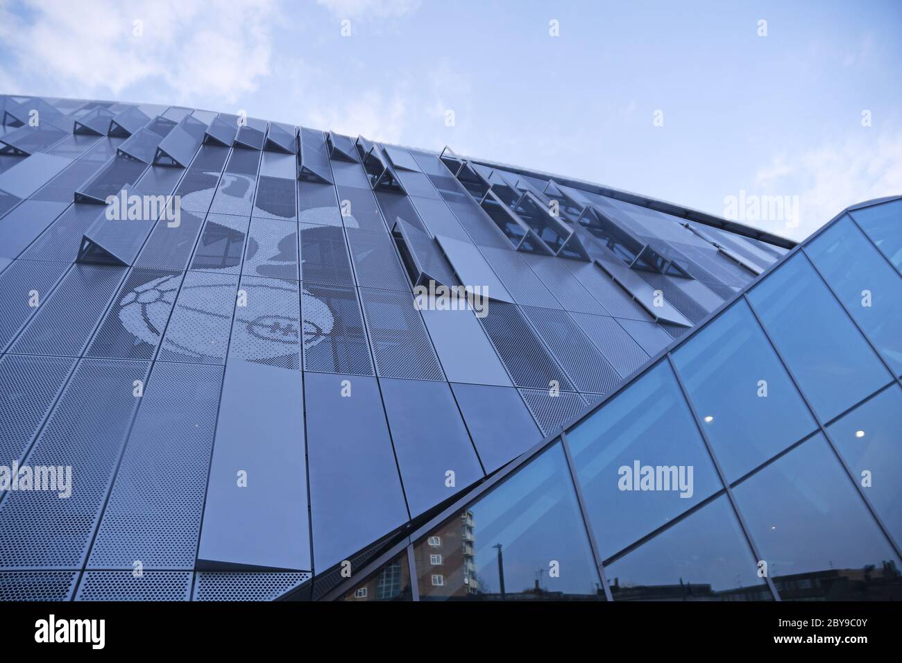 Tottenham hotspur stadium outside hi-res stock photography and images ...
