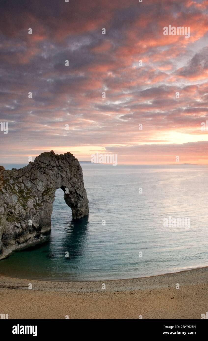 Durdle door sunrise hi-res stock photography and images - Alamy