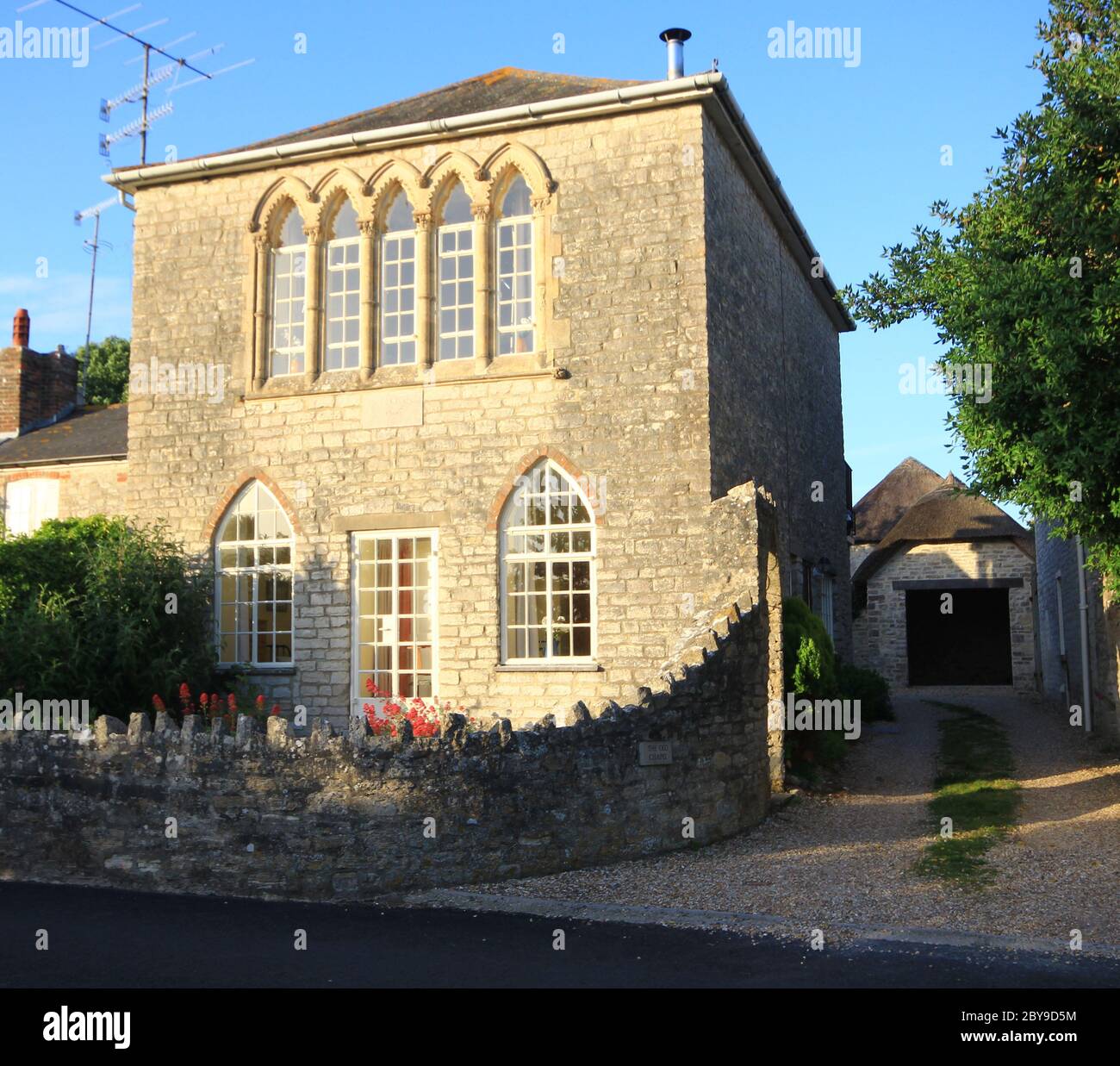 Traditional english stone manor house hi-res stock photography and ...