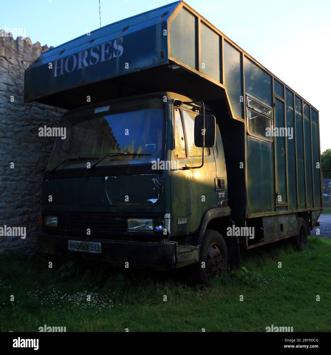 Old horse box hi-res stock photography and images - Alamy