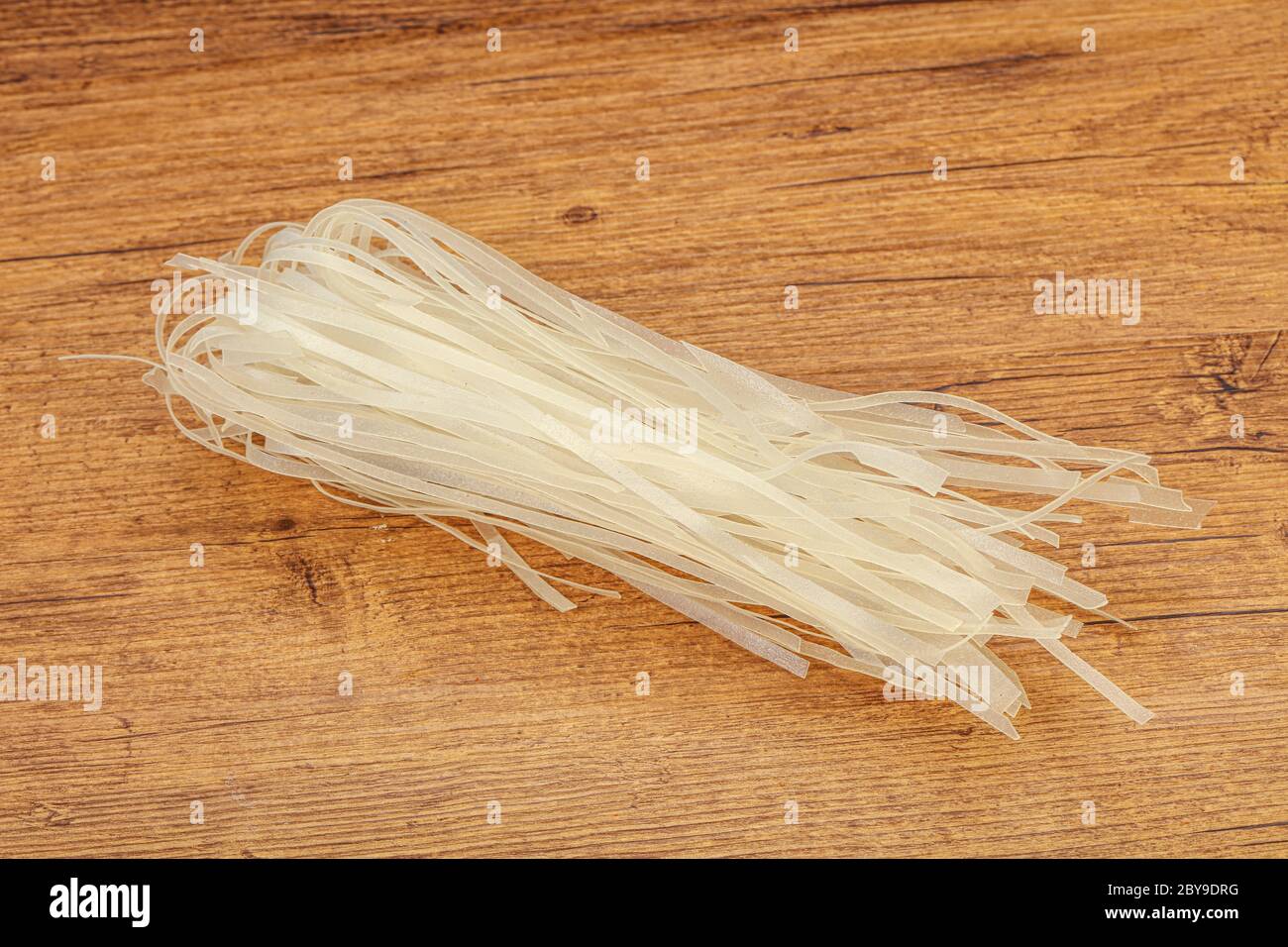 Dry rice noodle ready for cooking Stock Photo - Alamy