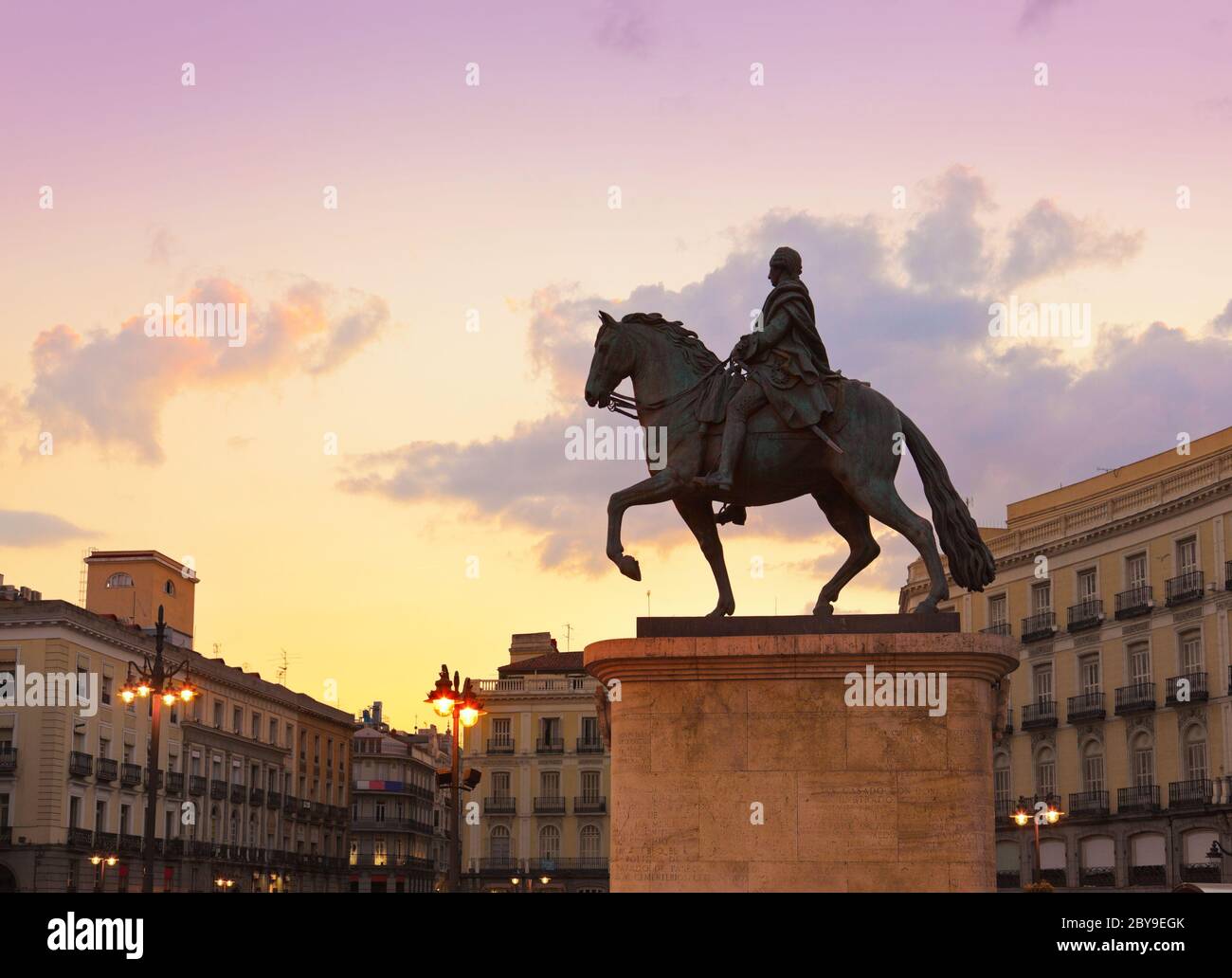 Plaza sol hi-res stock photography and images - Alamy