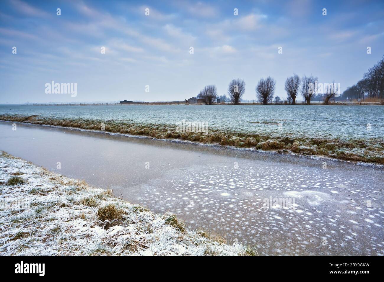 Farmland frozen hi-res stock photography and images - Alamy
