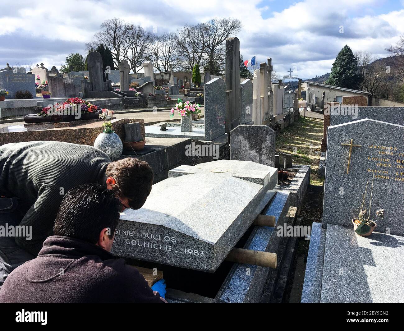 Marble workers at work in a cemetery, Fontaine-sur-Saône, Rhône, France ...