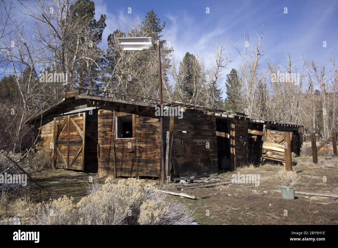 Abandoned stables hi-res stock photography and images - Alamy