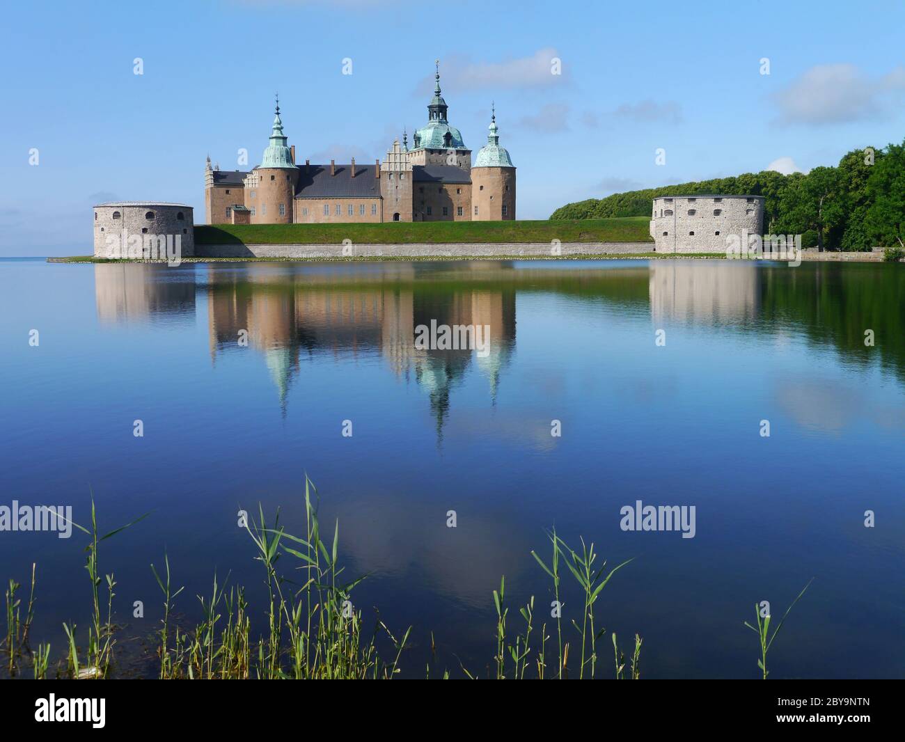 Castle bastions hi-res stock photography and images - Alamy