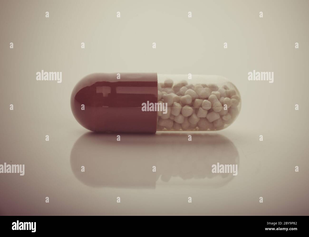 Capsule pill blue white hi-res stock photography and images - Alamy