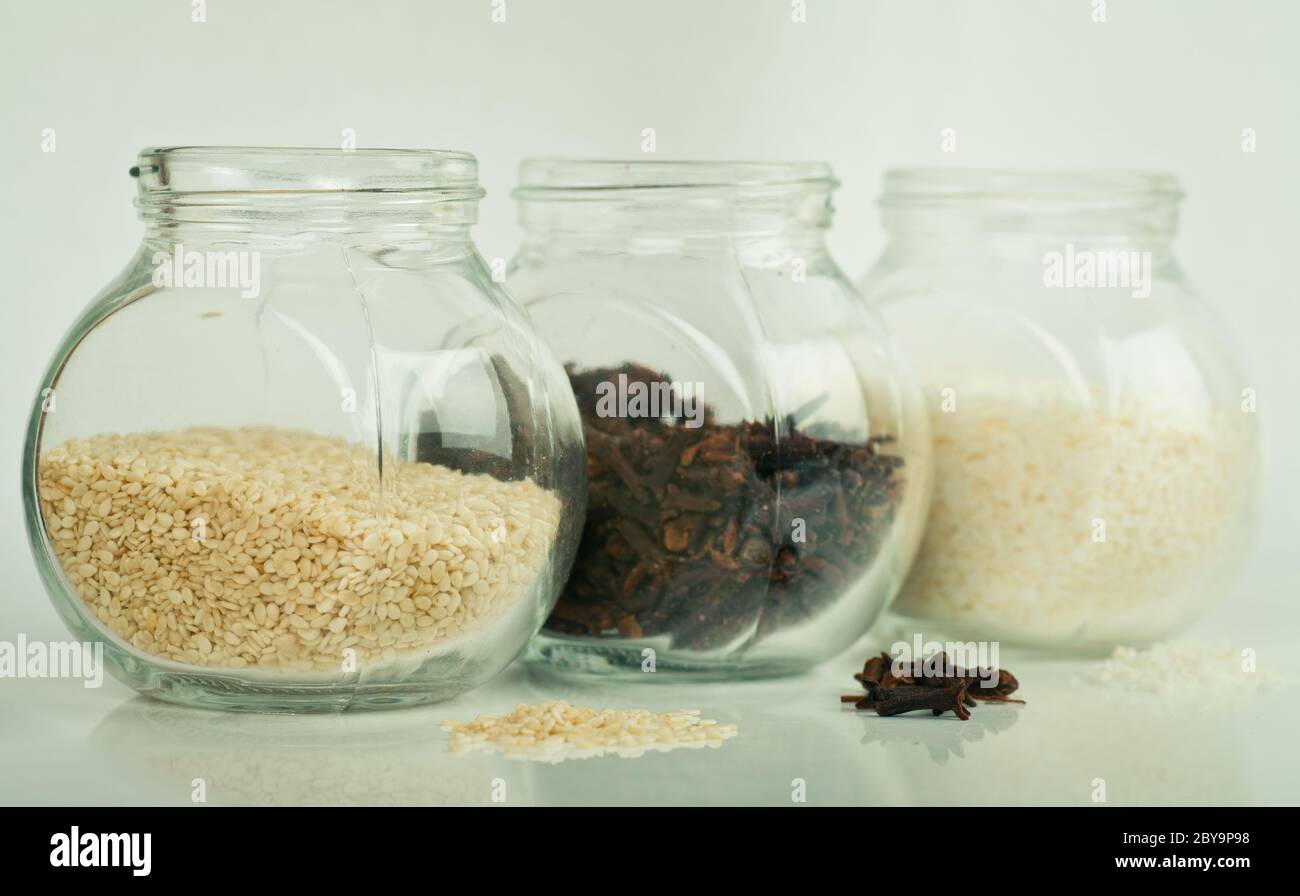 Row of jars hi-res stock photography and images - Alamy