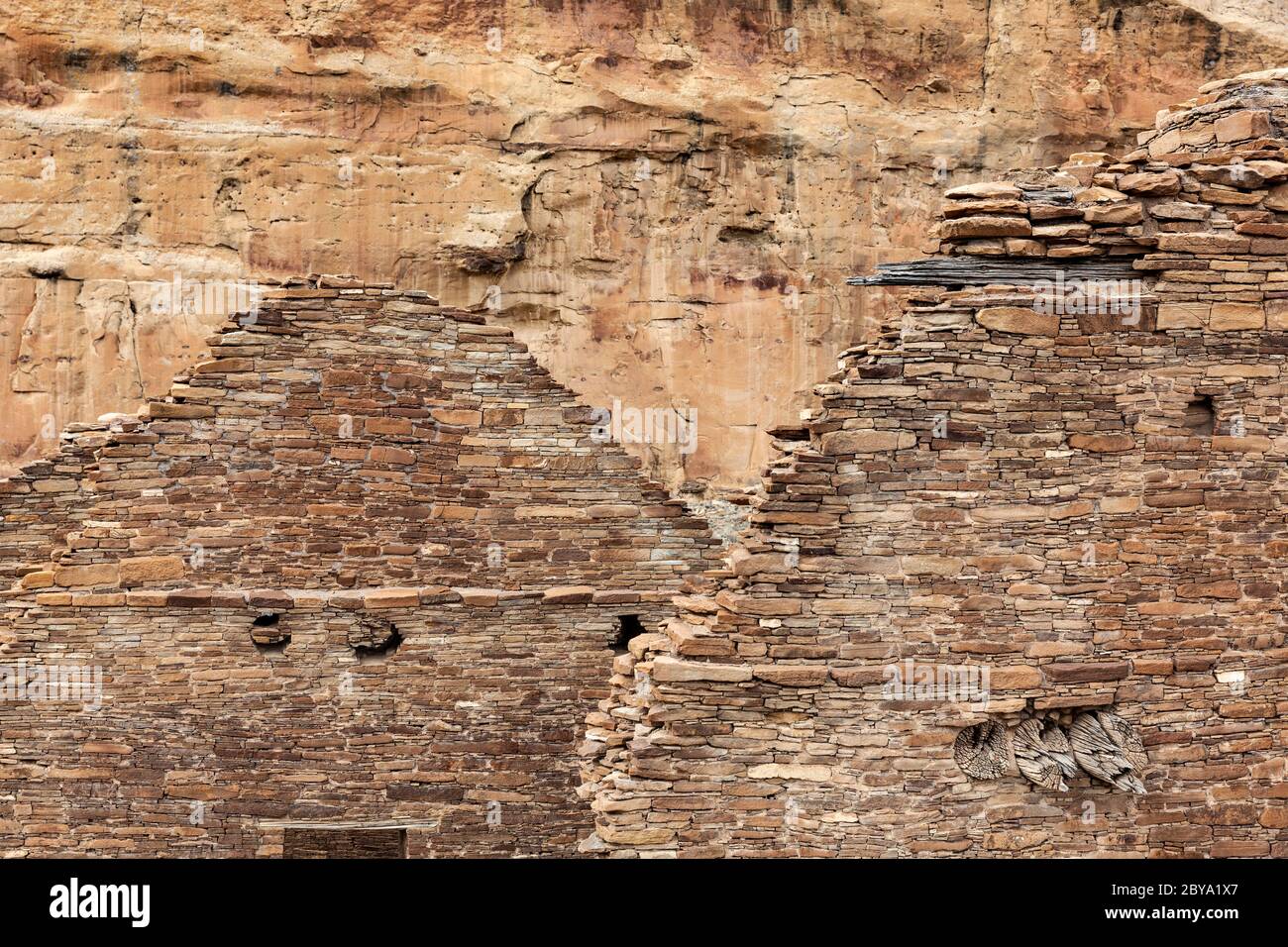 NM00614-00...NEW MEXICO - Masonary stone walls at Chetro Ketl in Chaco ...