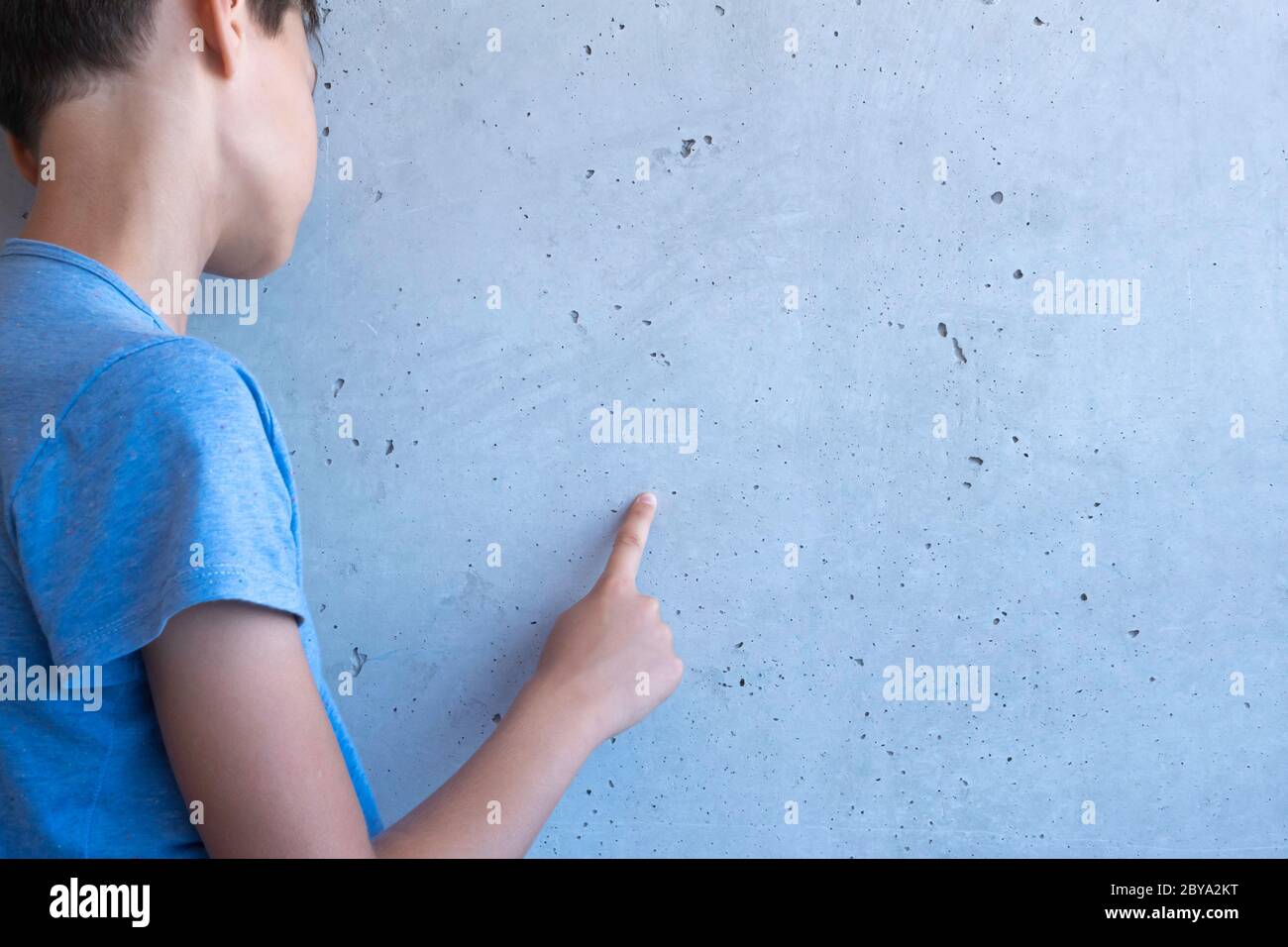 Stand alone hide hi-res stock photography and images - Alamy