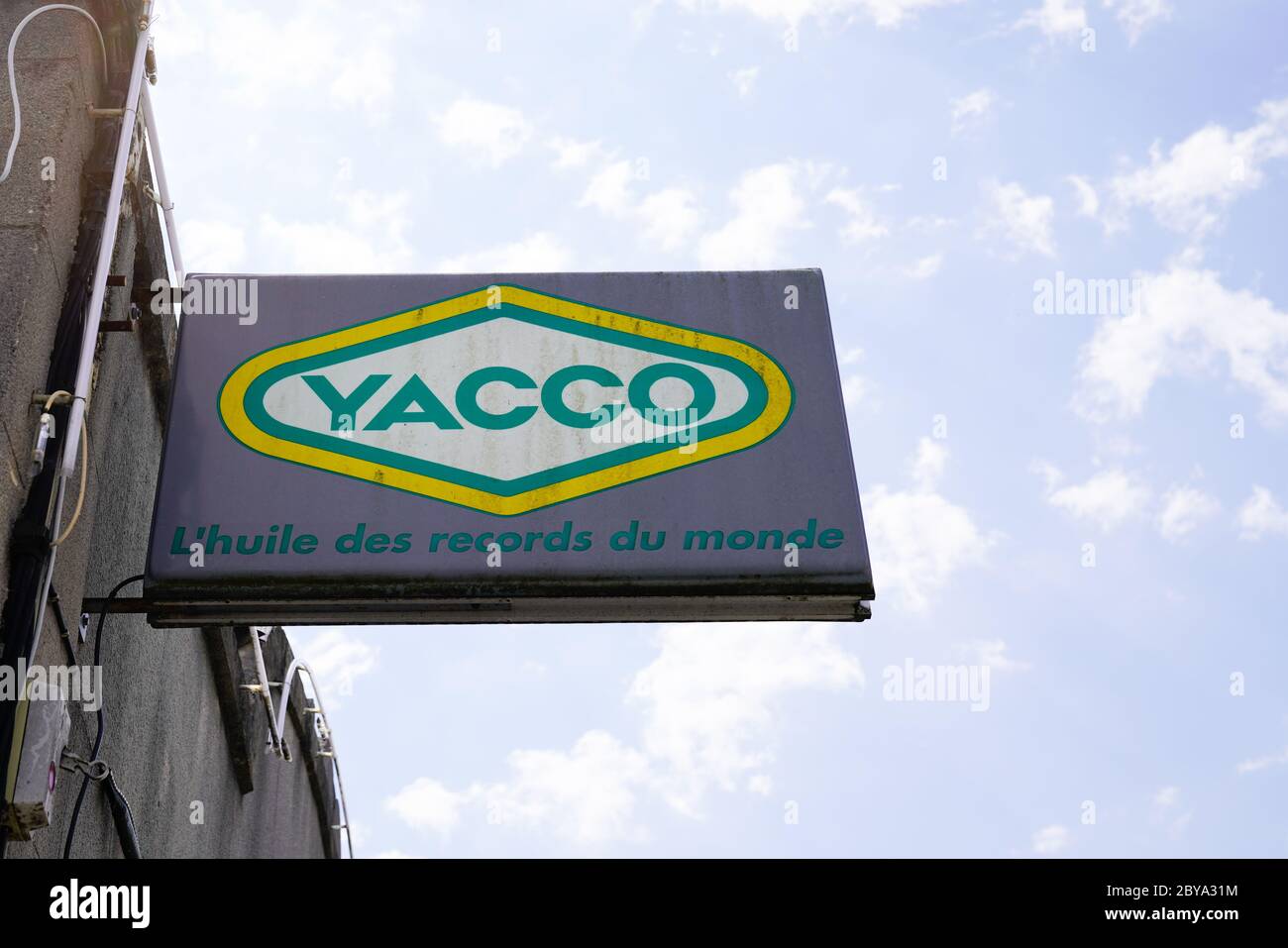 Logo yacco hi-res stock photography and images - Alamy