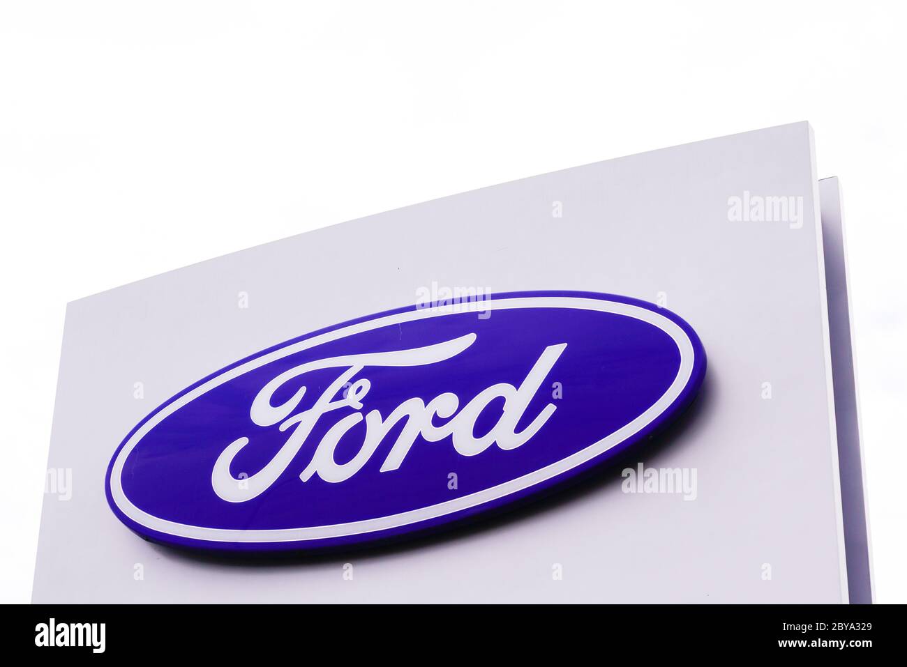 Blue white ford service sign hi-res stock photography and images - Alamy