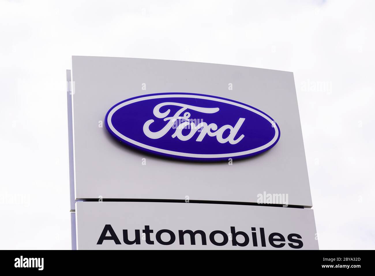 Ford car dealer us hi-res stock photography and images - Alamy