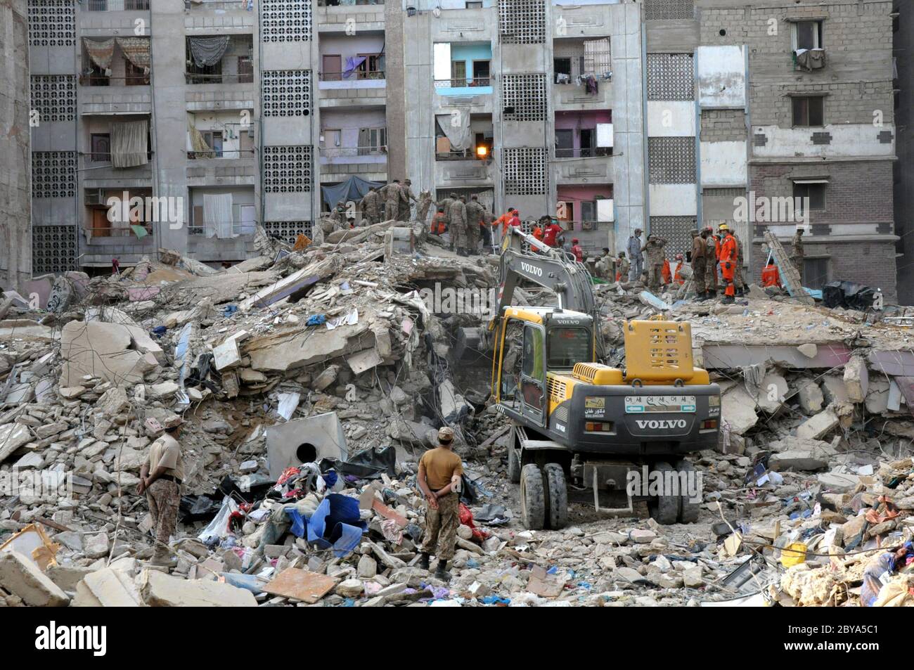 Karachi, Pakistan. 9th June, 2020. Rescuers work at the site where a ...