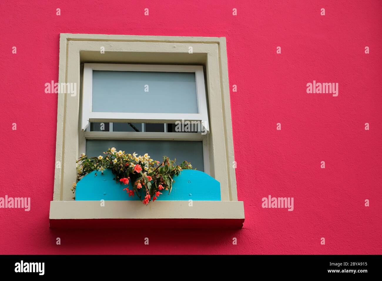 Brightly painted Irish houses and windows in Kinsale, County Cork ...
